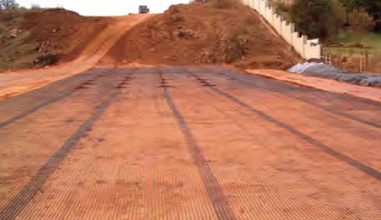 Miragrid polyester reinforcing for retaining walls, Garden Route